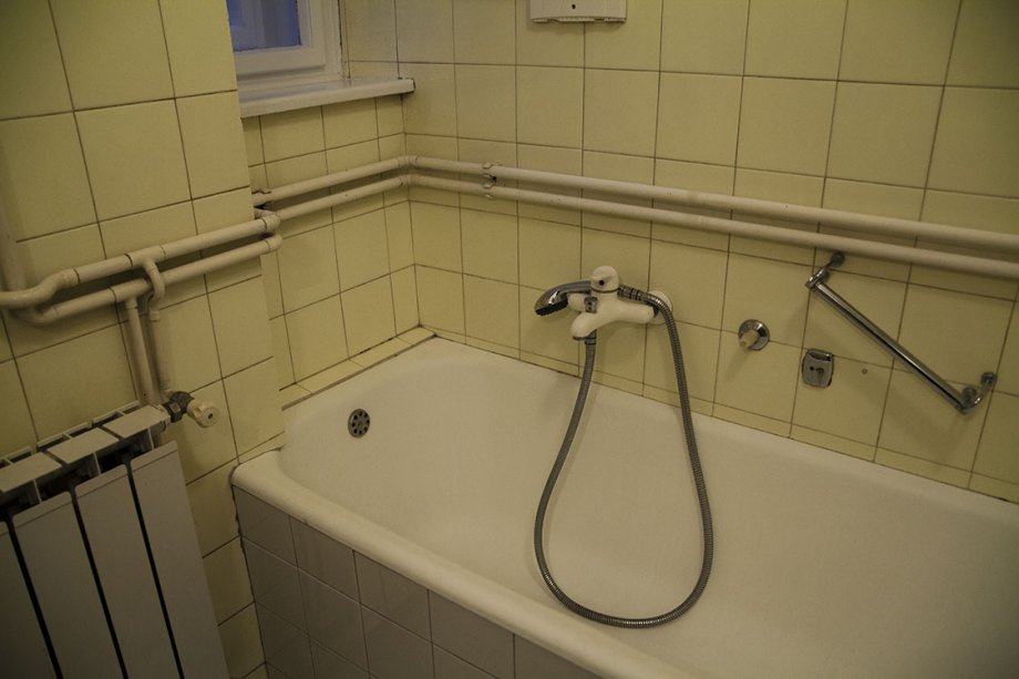 Tražim cimericu za dvosoban stan u centru