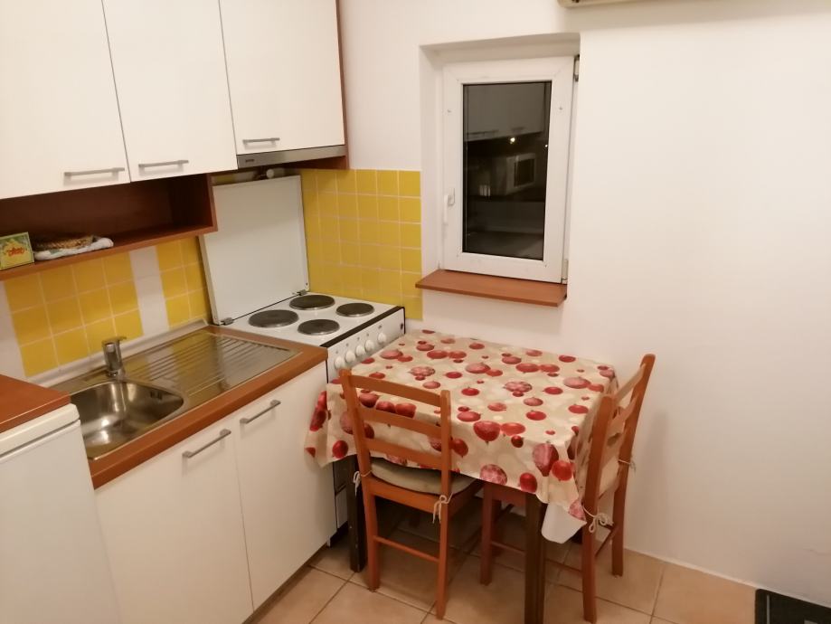 TREŠNJEVKA, JEDNOSOBAN STAN, 30 m2 (iznajmljivanje)