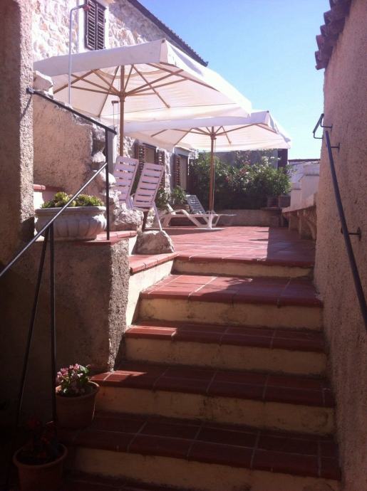 Tri autohtone kamene rapske kuće u Loparu, Rab (prodaja)