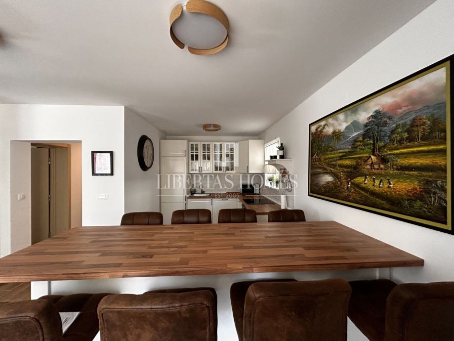 Na prodaju tri stana u kući (prodaja)