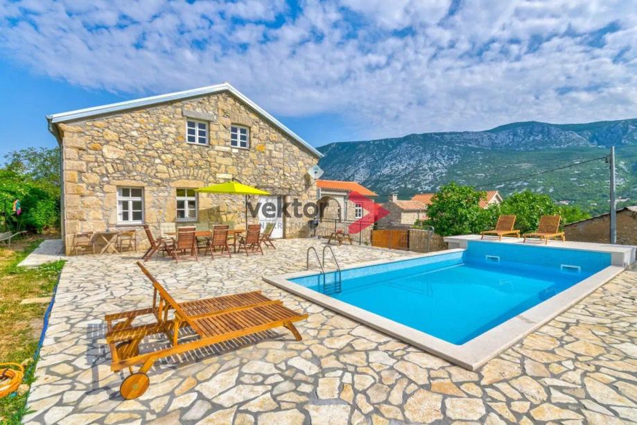 Tribalj, adaptirana kamena kuća (prodaja)