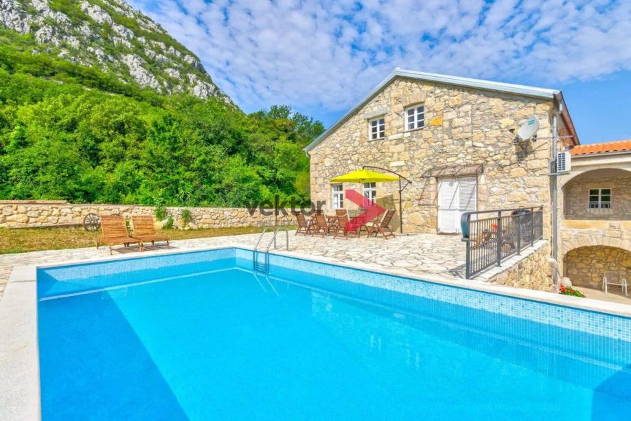 Tribalj, adaptirana kamena kuća (prodaja)