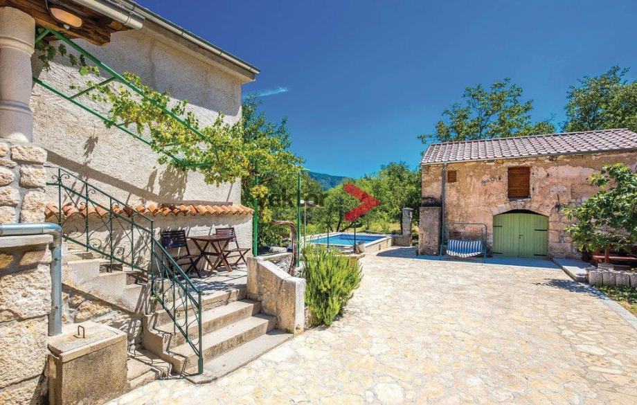 Tribalj, autohtona kuća s bazenom (prodaja)