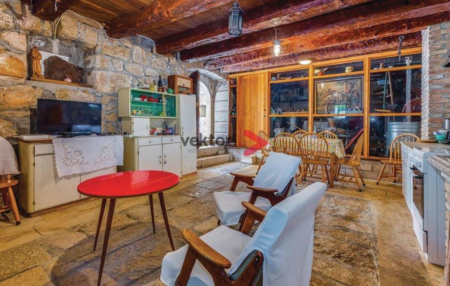 Tribalj, autohtona kuća s bazenom (prodaja)