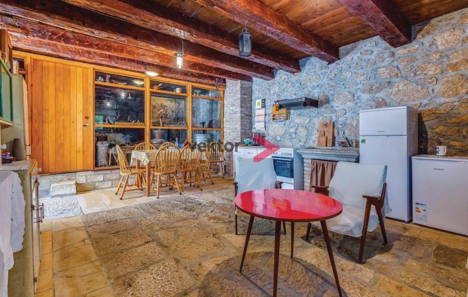 Tribalj, autohtona kuća s bazenom (prodaja)