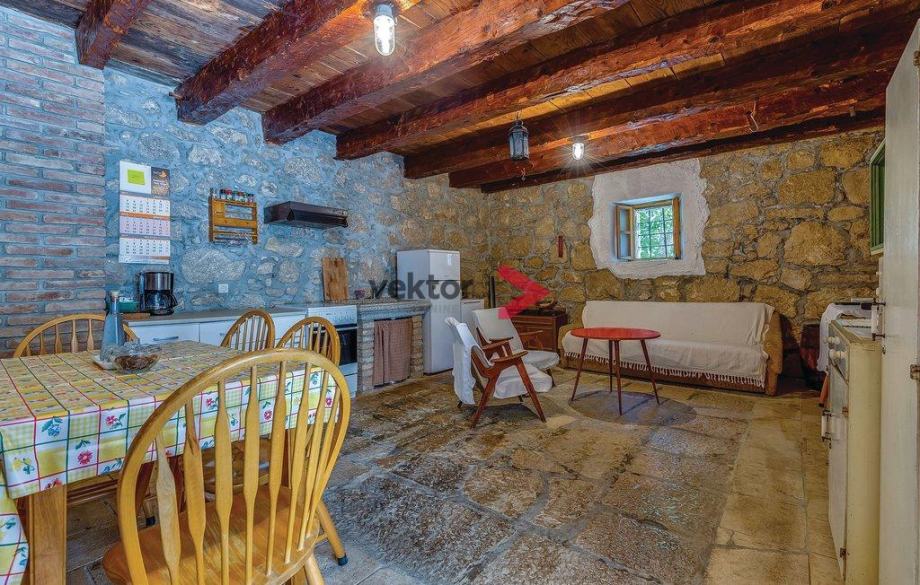 Tribalj, autohtona kuća s bazenom (prodaja)