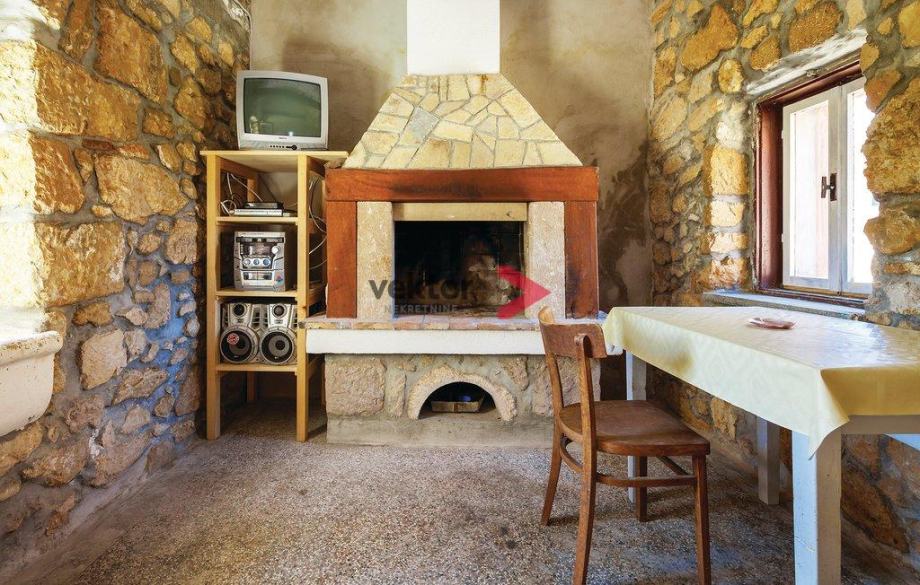 Tribalj, autohtona kuća s bazenom (prodaja)