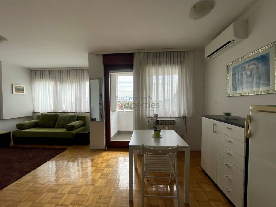 TRNJE (Vladimira Preloga) - LIJEPA I SVIJETLA GARSONiJERA 42m2 ...