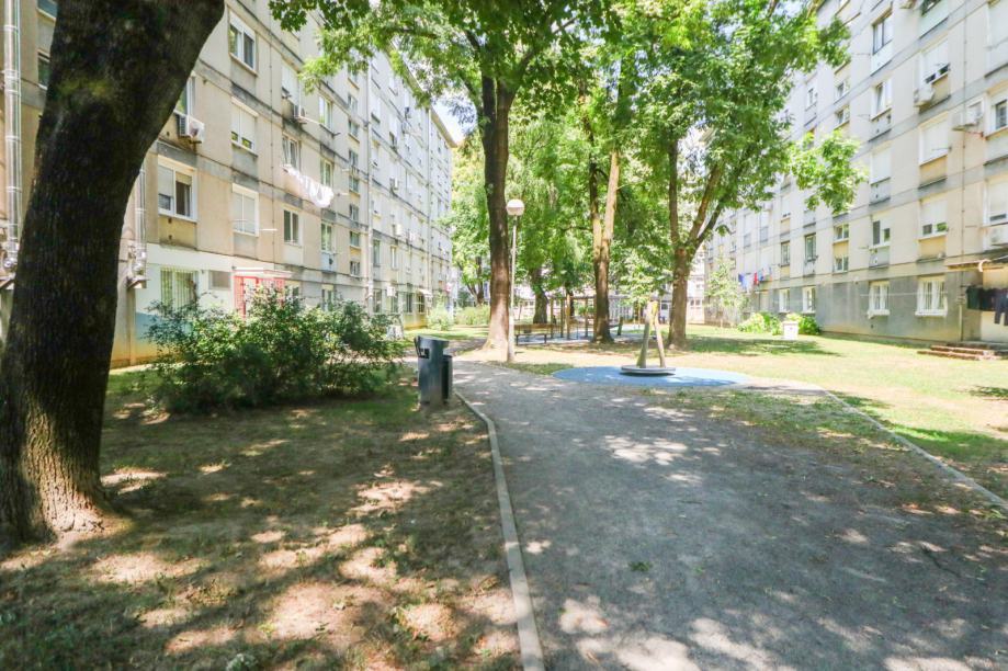 TRNSKO, 1-SOBAN STAN S POTENCIJALOM***BEZ PROVIZIJE!!!*** (prodaja)