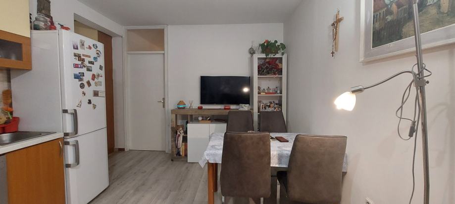 TRNSKO: DVOSOBAN STAN - 50 M2 - 140 000 EUR (prodaja)