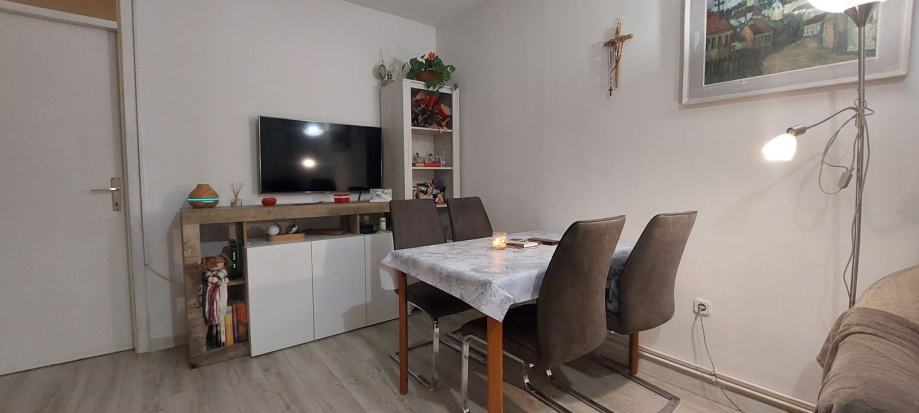 TRNSKO: DVOSOBAN STAN - 50 M2 - 140 000 EUR (prodaja)