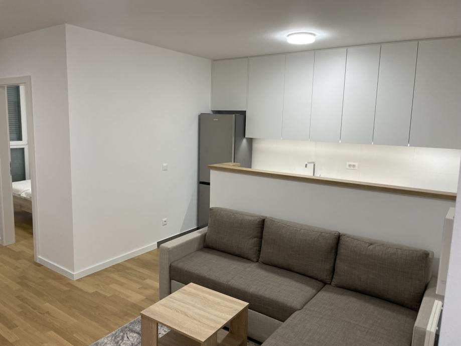 TRNSKO, DVOSOBAN STAN 50 m2, novogradnja - GARAŽNO MJESTO (iznajmljivanje)