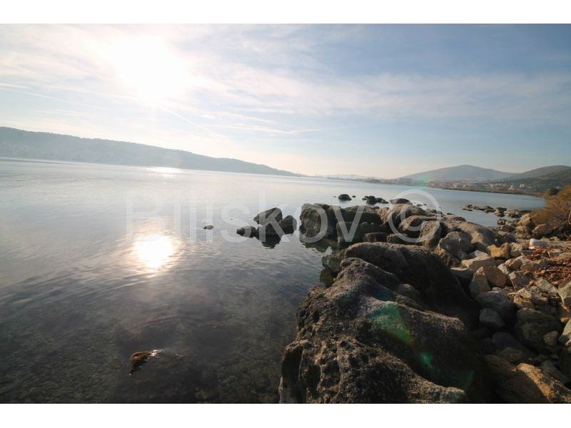 Trogir, Divulje -PRVI RED DO MORA