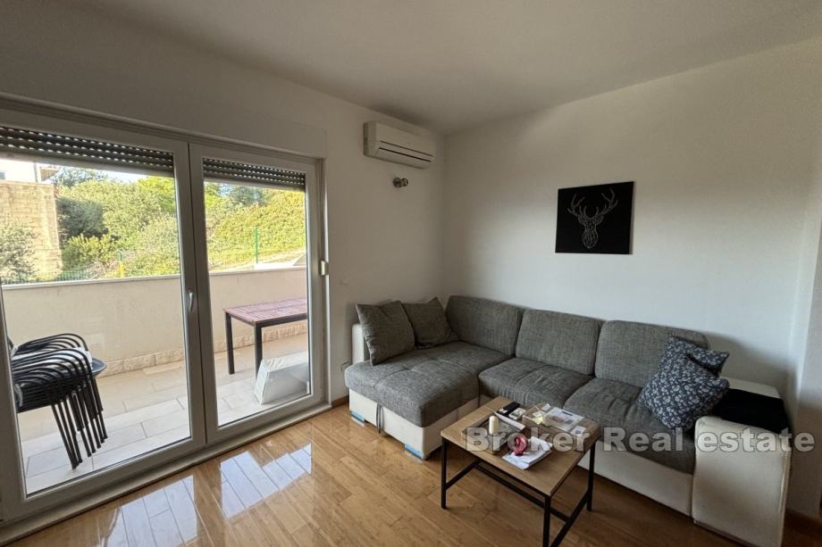 ***TROGIR, Moderan dvosoban stan s pogledom na more*** (prodaja)