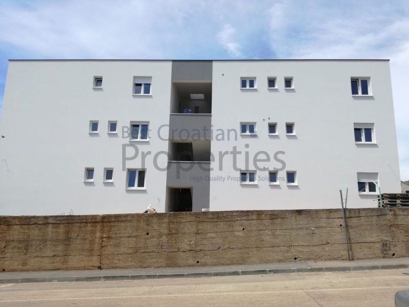 TROGIR (Rimski put) - Novogradnja, atraktivna lokacija (prodaja)
