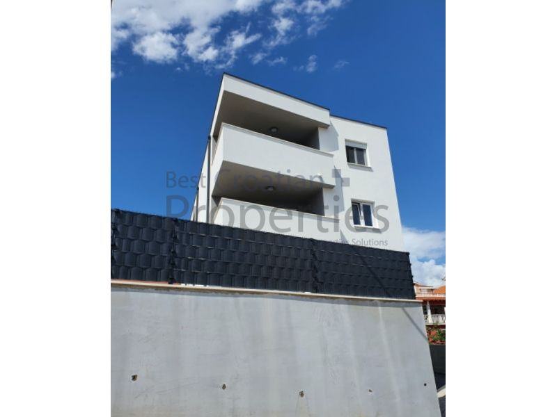 TROGIR - 3-SOB. STAN U KVALITETNOJ NOVOGRADNJI, ODLIČNA LOKACIJA (prodaja)