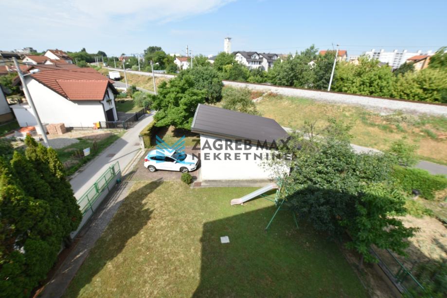 TROKUT Prostran 5soban stan 130 m2, okućnica 550 m2, garaža, balkon ...