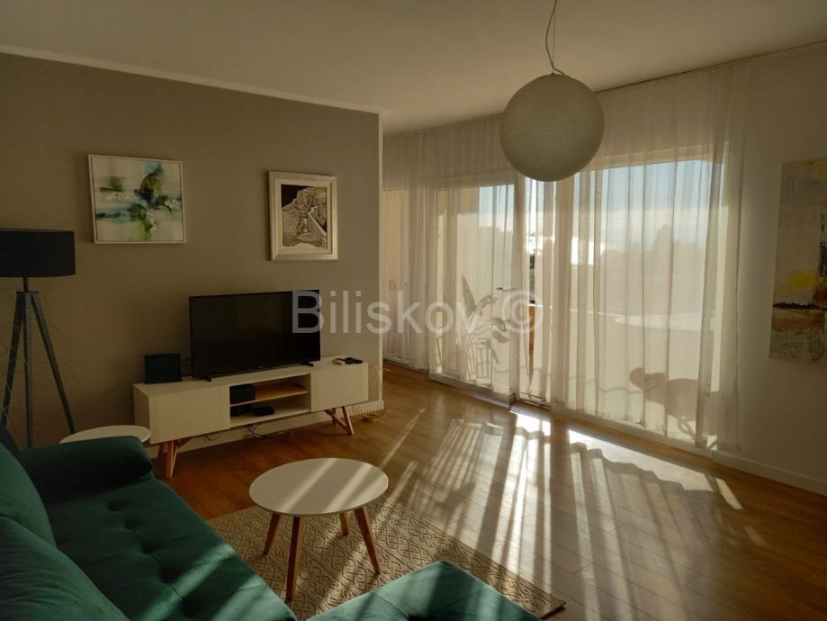 Trstenik Split novouređen najam pogled na more (iznajmljivanje)