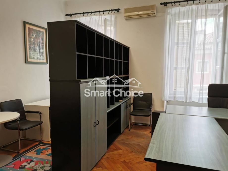 Ured u centru grada (iznajmljivanje)