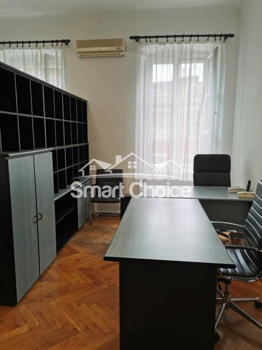 Ured u centru grada (iznajmljivanje)