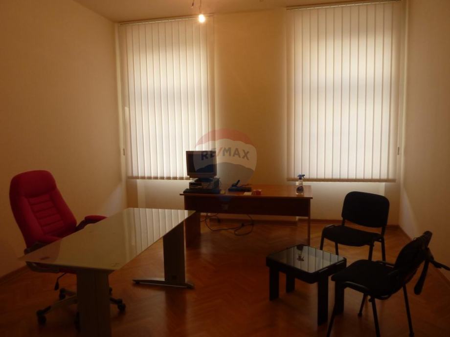 Ured u centru (iznajmljivanje)