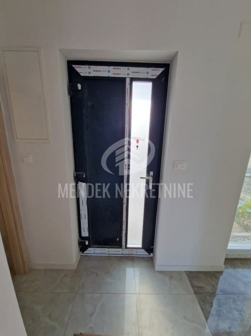 USELJIVO - LUKSUZNA NOVOGRADNJA, kuća u nizu 104,06 m2, vrt 122 m2 (prodaja)