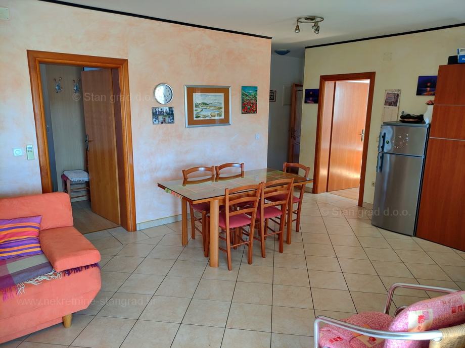 Uvala Soline, namješten stan na 1. katu 100 m od mora, PRODAJA!