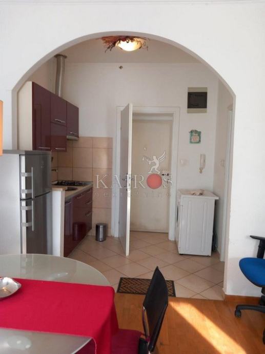 UŽI CENTAR, stan 30 m2, 450 € (iznajmljivanje)