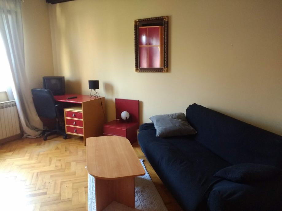 Velika soba kod Studentskog centra i Campusa, cijena s režijama ...