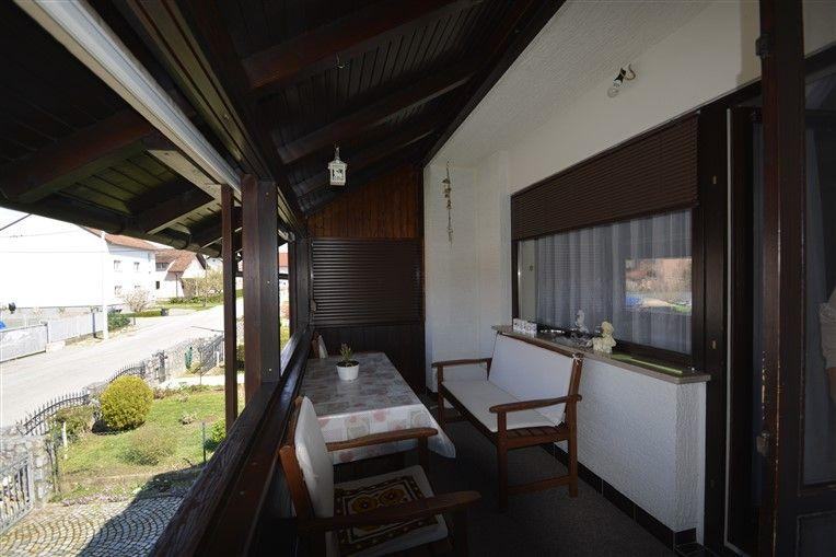 Velika, useljiva obiteljska kuća sa garažom u Sesvetskom Kraljevcu ... Velika, useljiva obiteljska kuća sa garažom u Sesvetskom Kraljevcu ...