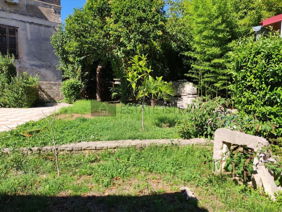 Veruda – Pula, starija vila za adaptaciju (prodaja)