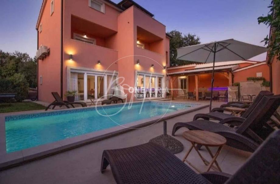 VILA BLIZU MORA, 380m2,BAZEN!! (prodaja)