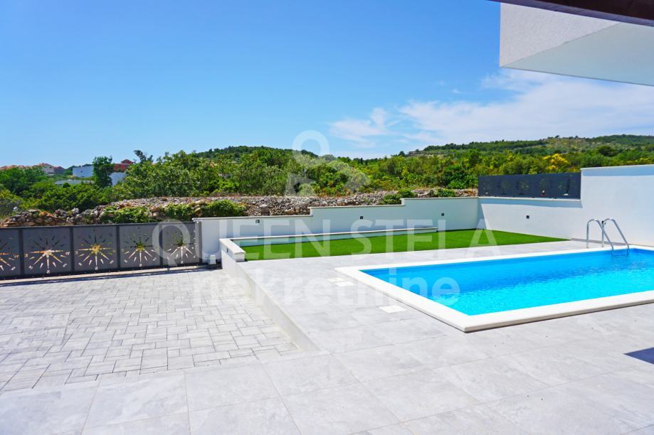 NOVO! VILA Vodice 123m2, pogled na more, bazen, luksuzna nekretnina ...