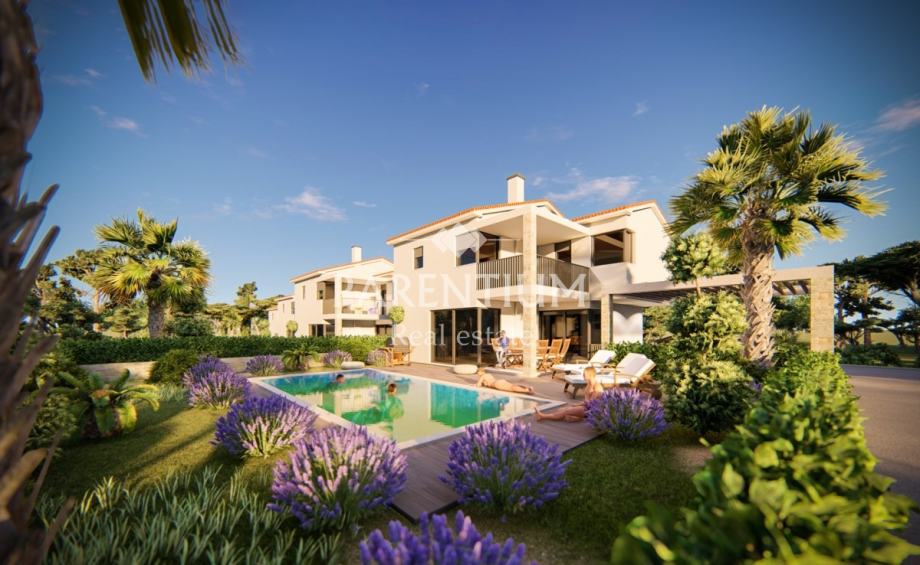 Vile sa bazenom svega 2 km od plaže (prodaja)