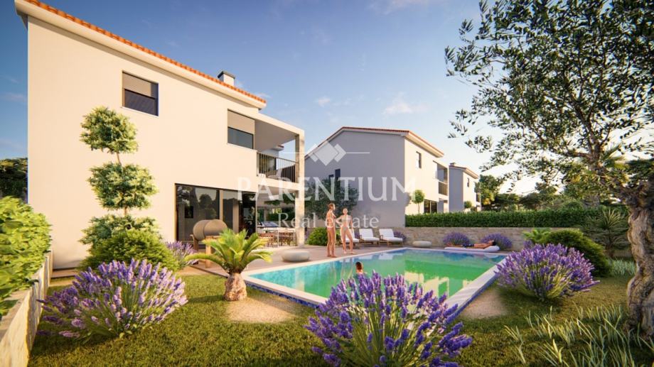 Vile sa bazenom svega 2 km od plaže (prodaja)