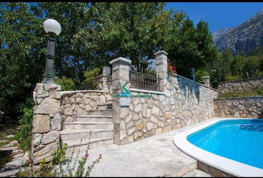 VILLA ART , Apartmanska kuca sa bazenima (prodaja)