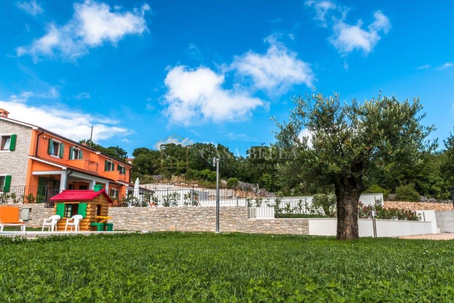 Villa s pogledom na Rabac i stari grad Labin (prodaja)