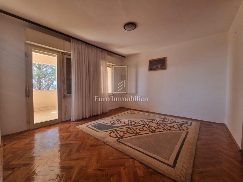 Novi Vinodolski, stan na prvom katu s pogledom na more (prodaja)