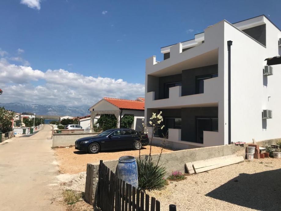 Vir, tri apatrmana ukupno 258 m2