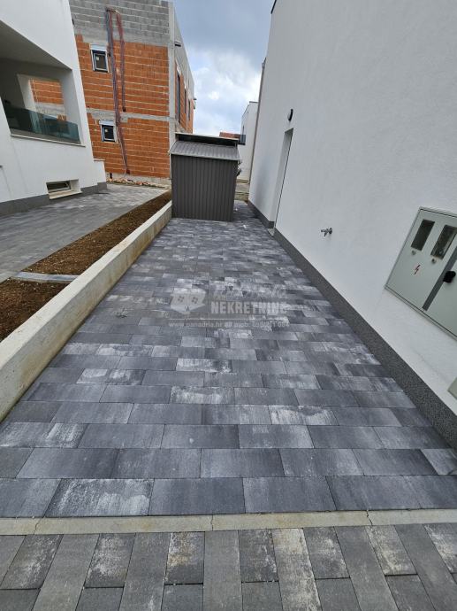 Vir, apartman južna strana-potpuno namješten