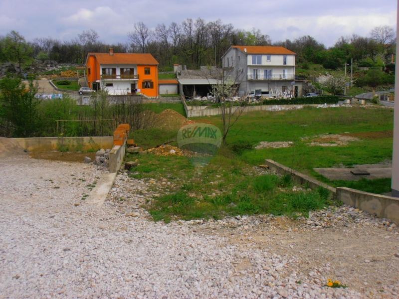 Viškovo - građevinski teren s projektom