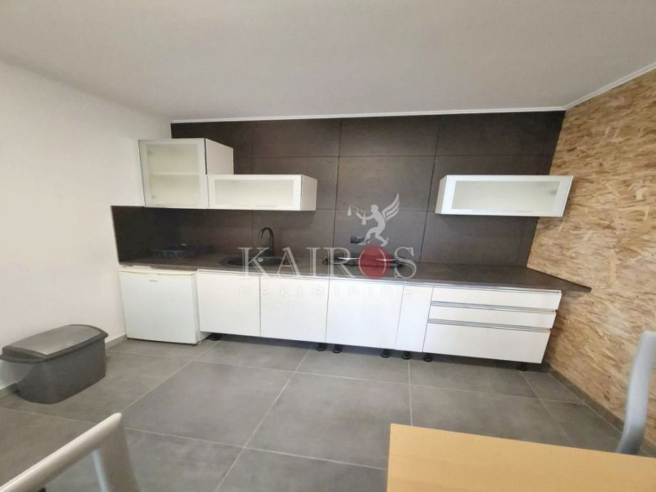 VIŠKOVO, stan 30 m2, novouređen, 350€ (iznajmljivanje)