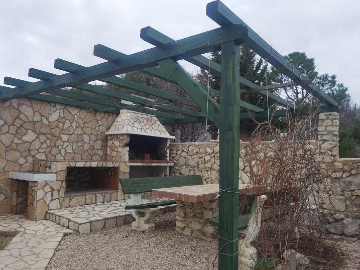 Vlašići, kuća s 3 apartmana i velikom okućnicom, pogled na more (prodaja)