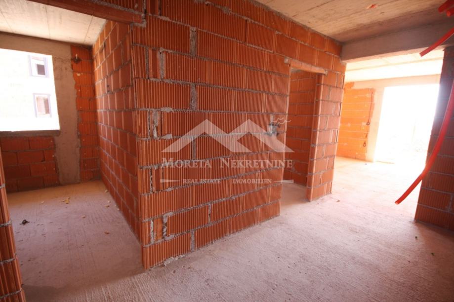 Vodice, dvosoban stan na prvom katu (prodaja)