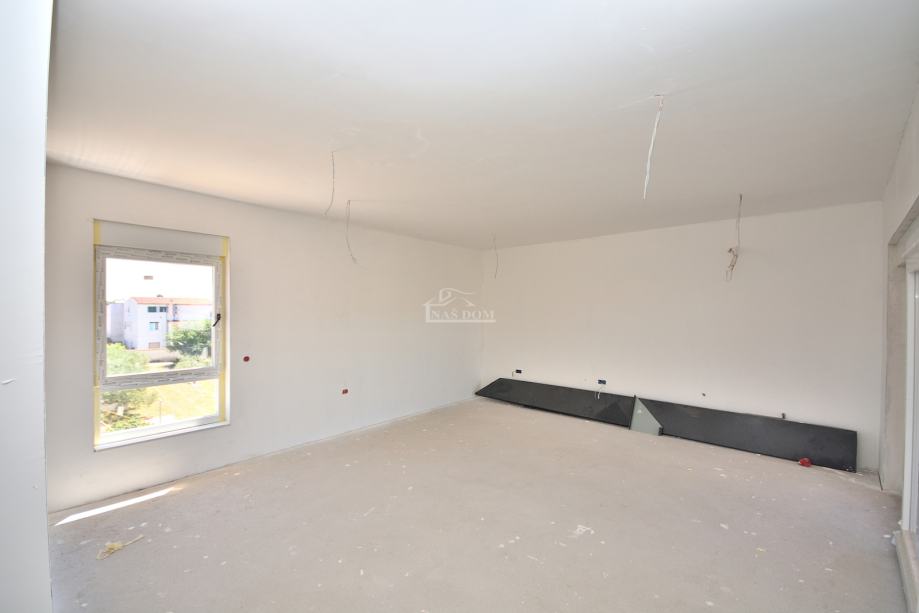 Vodice - S3 stan na prvom katu , 3S+DB, 400 m od mora (prodaja)