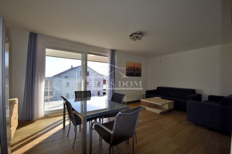 Vodice - Stan na prvom katu s pogledom na more (prodaja)