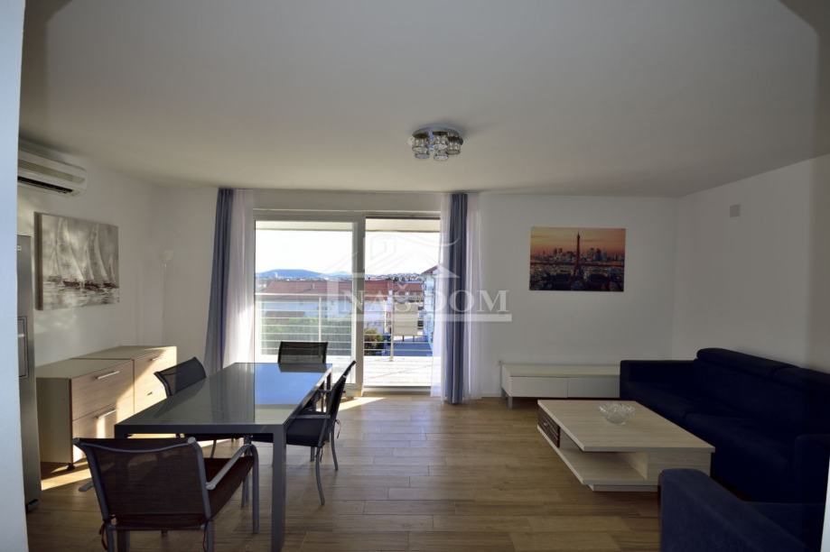 Vodice - Stan na prvom katu s pogledom na more (prodaja)