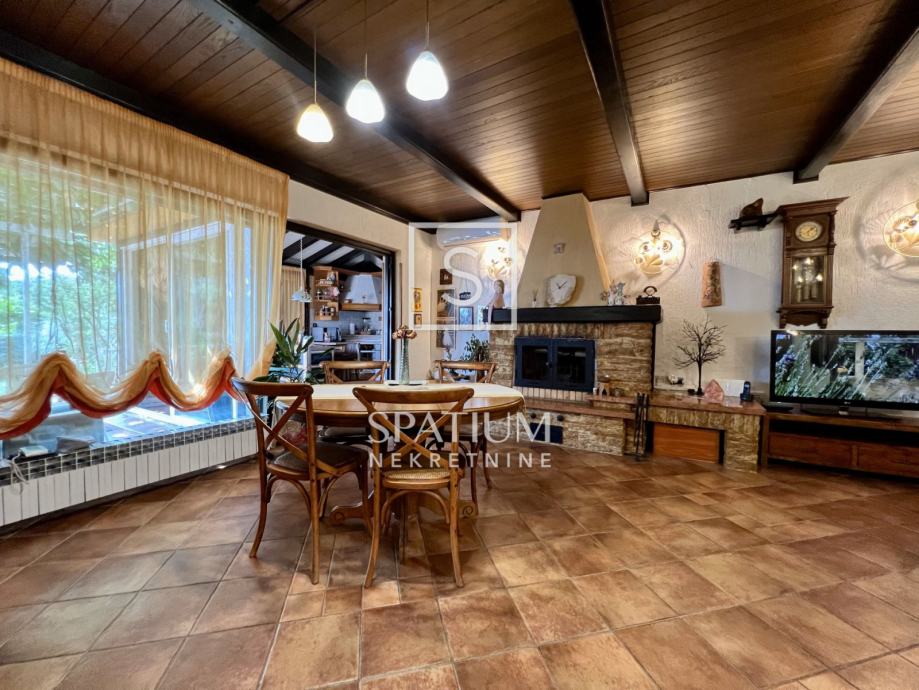VOLOSKO, DVOJNA KUĆA NA ATRAKTIVNOJ LOKACIJI (prodaja)