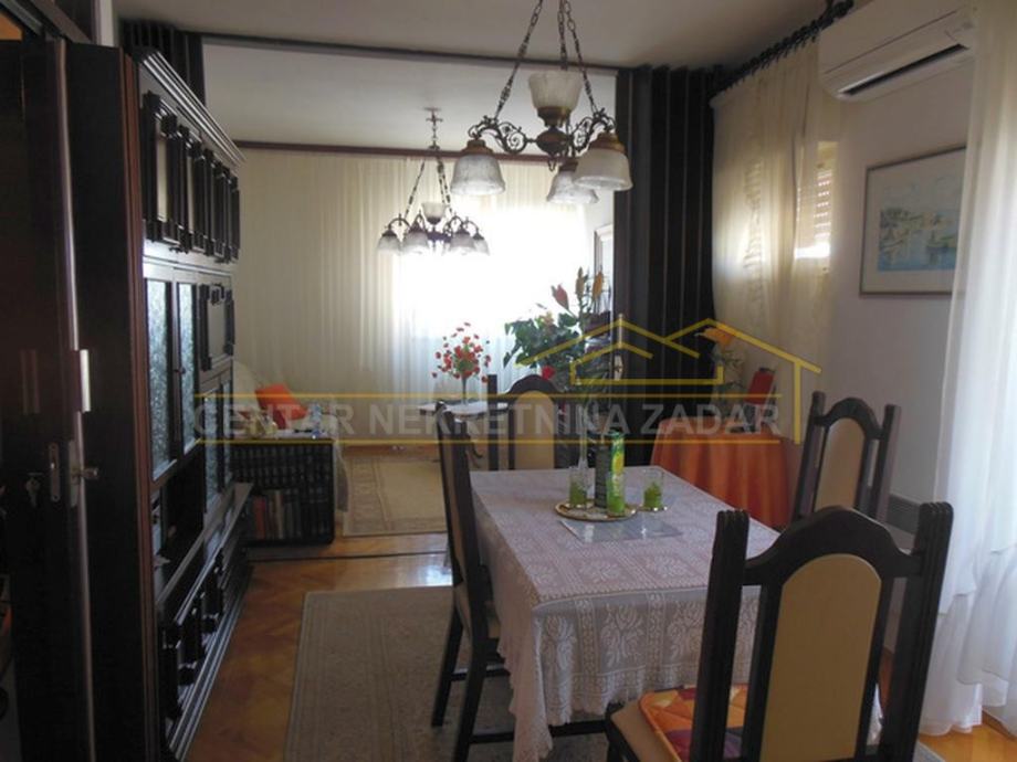 Voštarnica - pet nebodera - renovirani stan (prodaja)