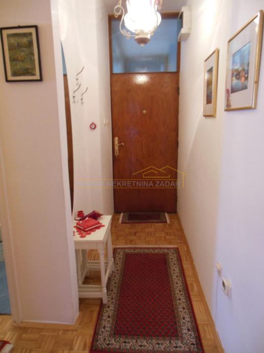 Voštarnica - pet nebodera - renovirani stan (prodaja)